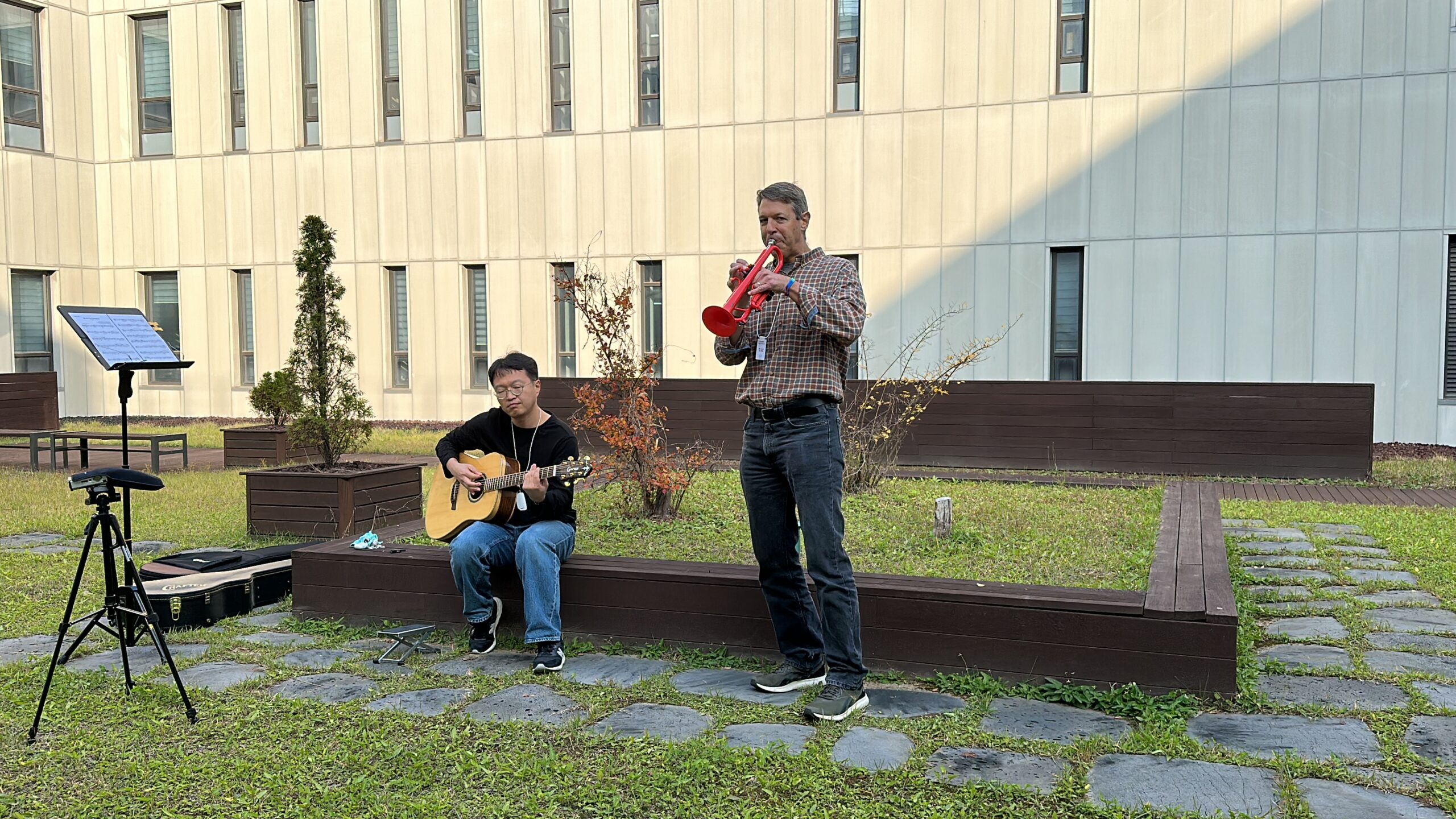 Professor Jonathan Rubin and Professor Kwang-Yeon Choi perform a ...